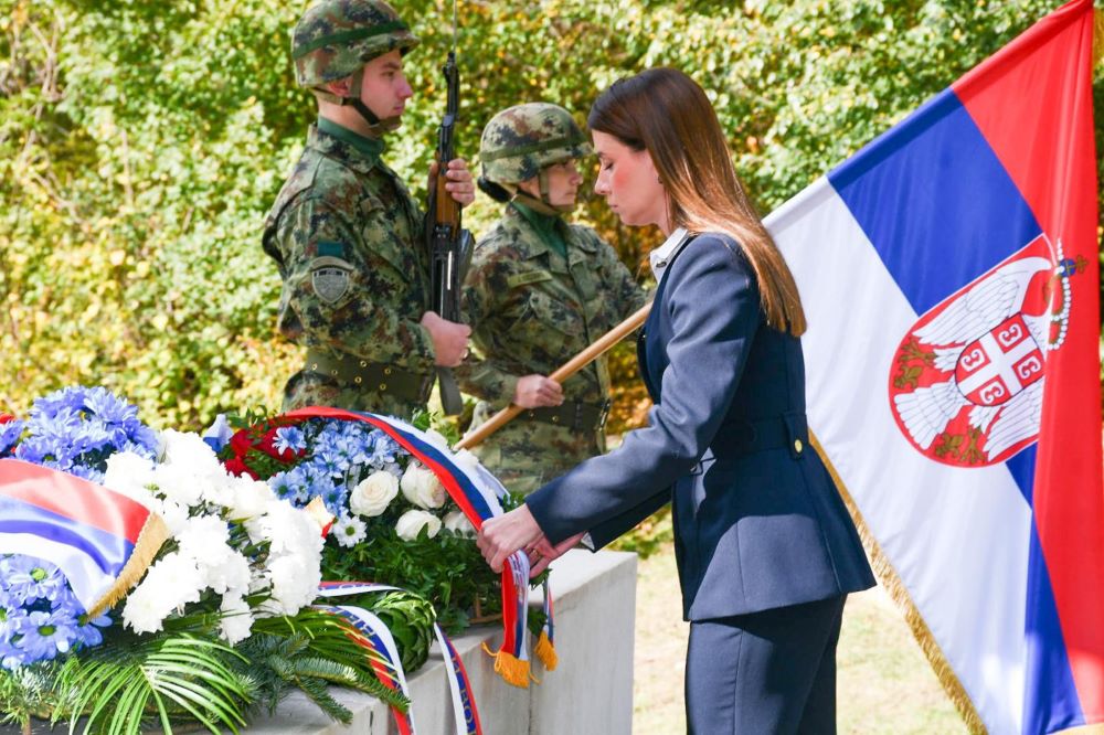 Vesna Vidović položila venac na Spomenik sovjetskim ratnim veteranima ...